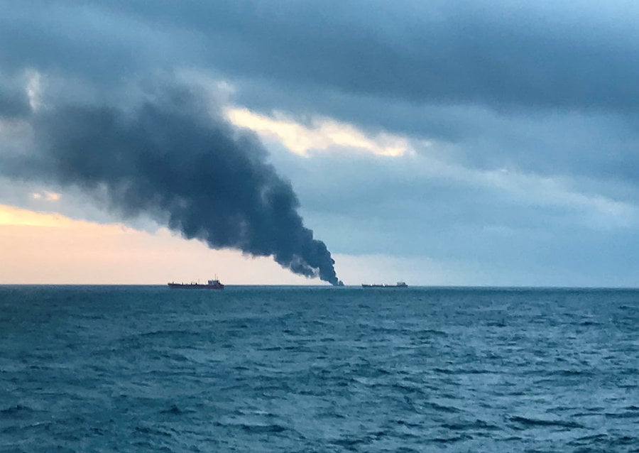 Cargo ship ‘on fire’, spewing toxic gas off Canada’s Pacific coast ...