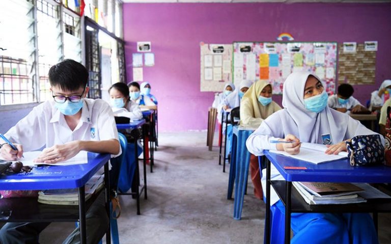 For SPM 2020 students, the wait is endless | Free Malaysia Today (FMT)