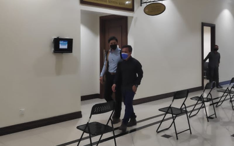 Pembantu tadbir mengaku tak salah terima suapan RM1,500 | Free Malaysia ...