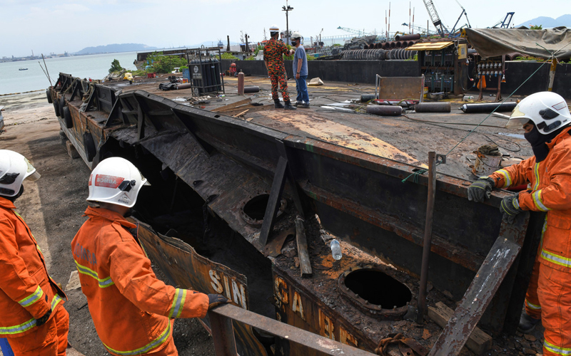 Welder killed, five others hurt in barge explosion | Free Malaysia ...