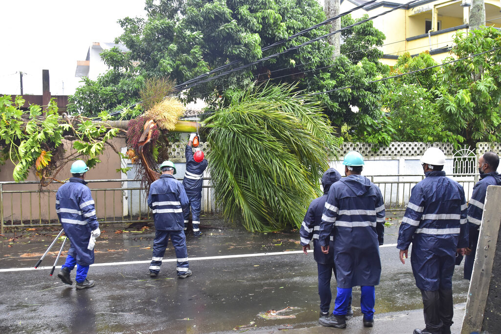 Thousands lose power but Mauritius ducks ‘major damage’ from cyclone ...