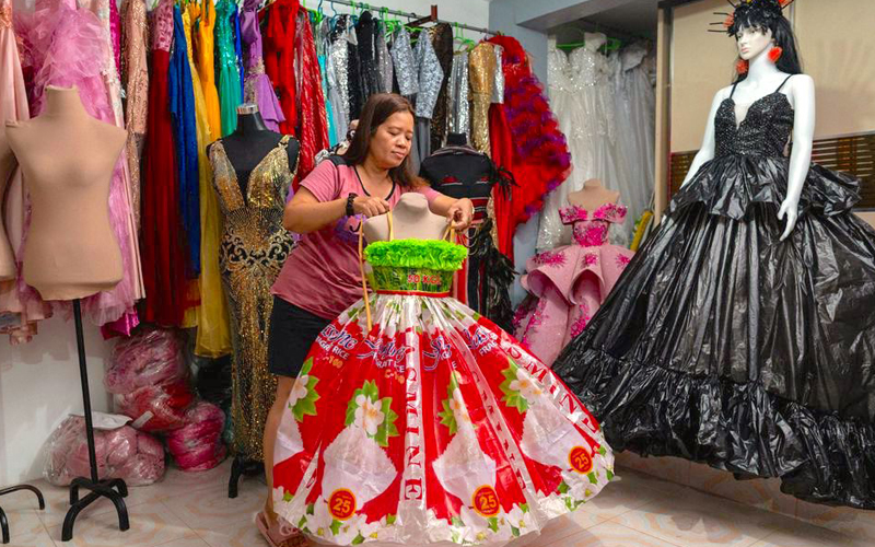 Philippine designer creates fashion from recycled trash | Free Malaysia ...