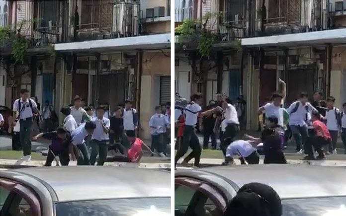 Malaysians Must Know the TRUTH: Pelajar ‘samseng’ bergaduh beramai ...