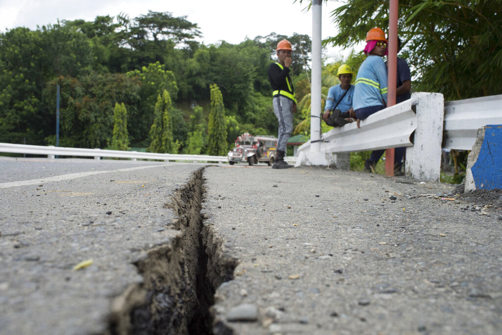 Hundreds of aftershocks rock quake-hit Philippines | Free Malaysia ...
