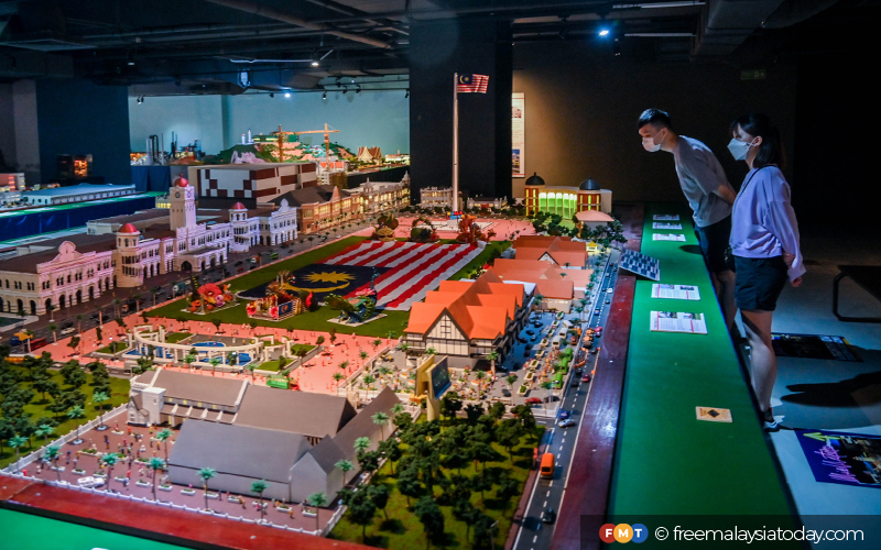 Kisah besar sebuah negara dalam model sekenit jari | Free Malaysia ...