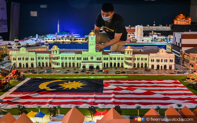 Kisah besar sebuah negara dalam model sekenit jari | Free Malaysia ...