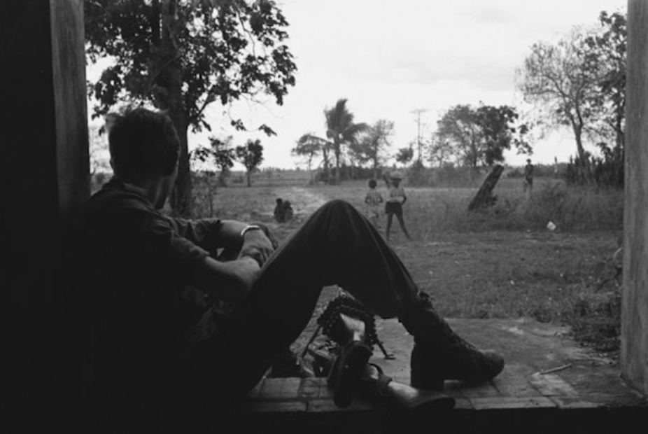 Tributes pour in for late Vietnam War photojournalist Tim Page | Free ...