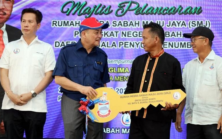 Malaysians Must Know the TRUTH: Hajiji launches Rumah Mesra SMJ ...
