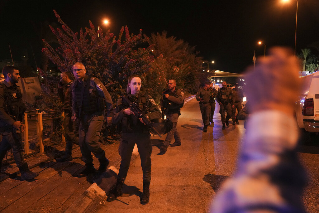 Israeli soldiers kill 1 in West Bank clash, say Palestinians | Free ...
