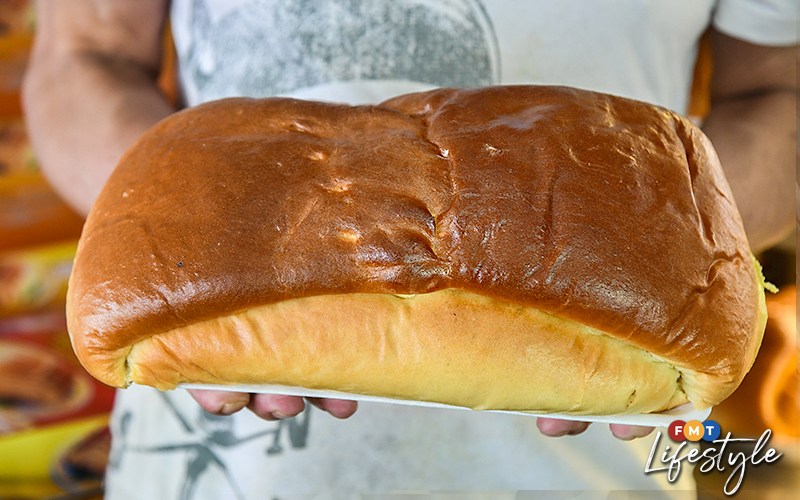 Yau Kee’s chicken curry bread is all the rage in Kampar | Free Malaysia ...