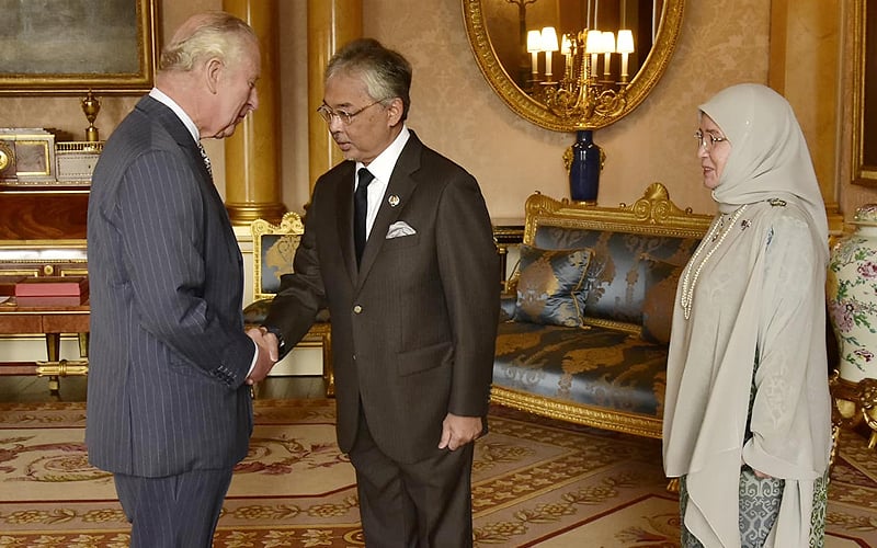 Agong, Permaisuri berangkat untuk kunjungan hormat ke atas Raja Charles ...