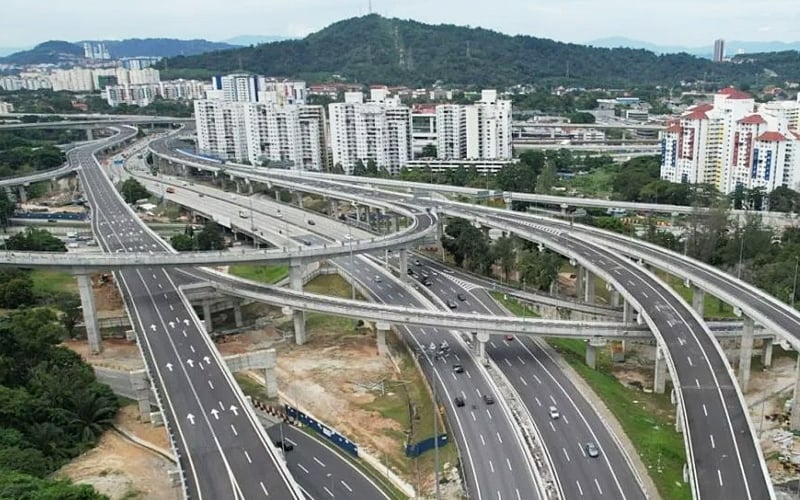 New highways are dream racing circuits for Mat Rempit | Free Malaysia ...