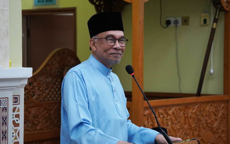 Tiada kereta baharu, ubah suai pejabat, kata Anwar | Hot FM