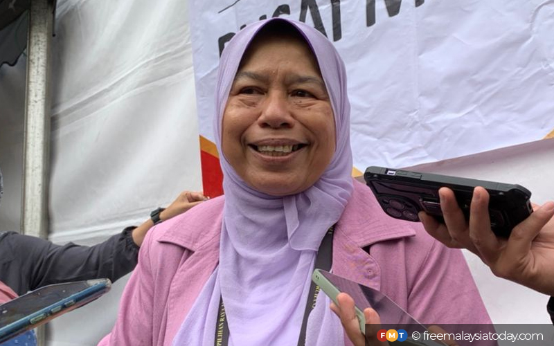 Zuraida arrives at polling centre | Free Malaysia Today (FMT)
