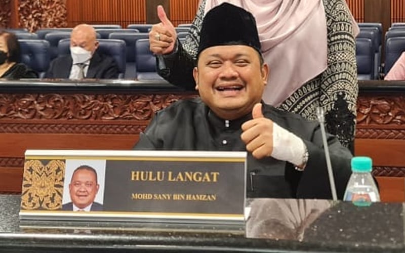 Ahli Parlimen Hulu Langat angkat sumpah dari tempat duduk | Free ...
