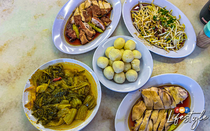 Great balls of chicken rice at Melaka’s Famosa eatery | Free Malaysia ...